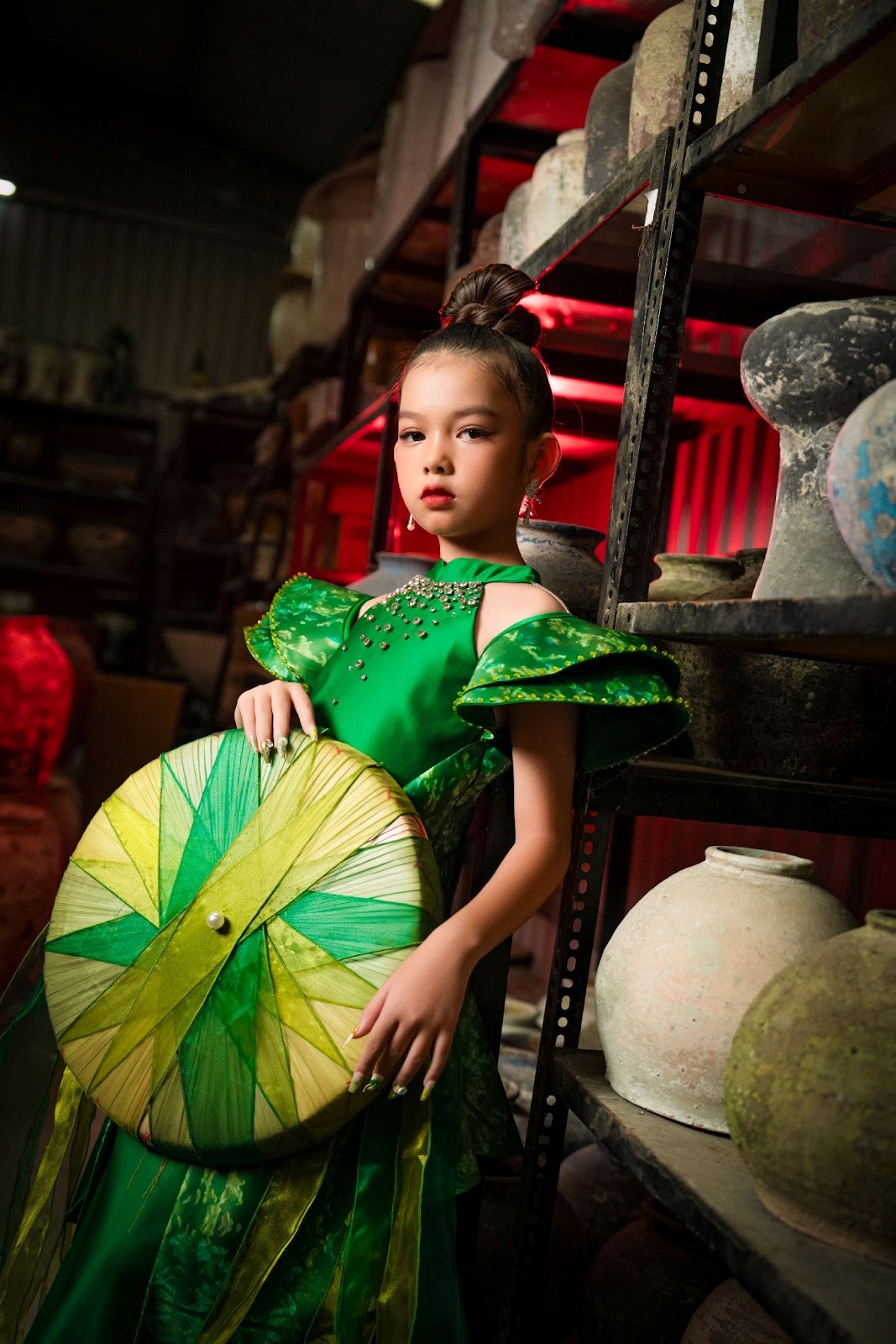 Mẫu Nhí Nguyễn Doãn Hoàng Kim Đảm Nhận Vai Trò Đại Diện Hình Ảnh BST ...