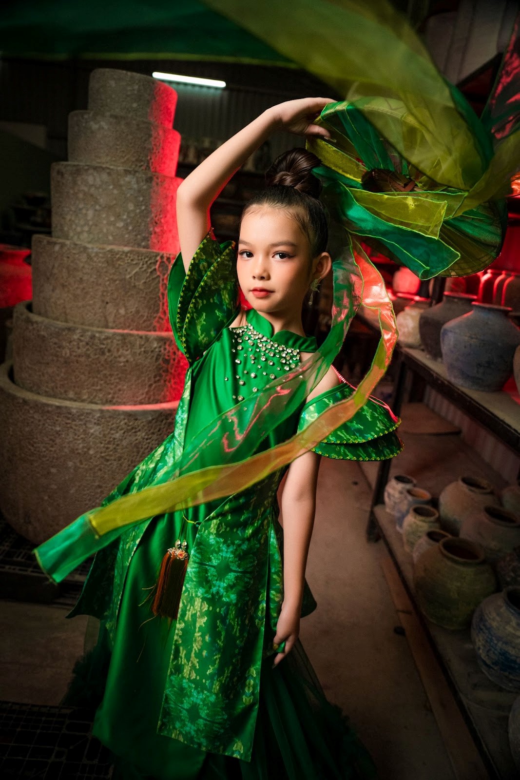 Mẫu Nhí Nguyễn Doãn Hoàng Kim Đảm Nhận Vai Trò Đại Diện Hình Ảnh BST ...