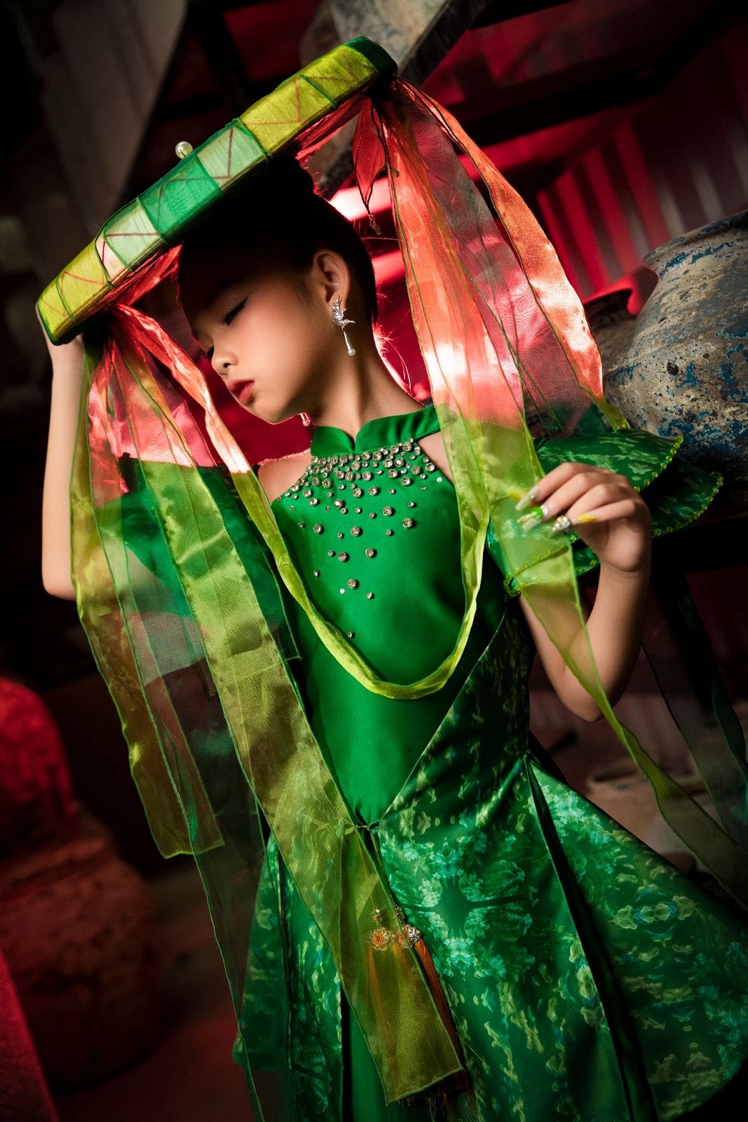 Mẫu Nhí Nguyễn Doãn Hoàng Kim Đảm Nhận Vai Trò Đại Diện Hình Ảnh BST ...