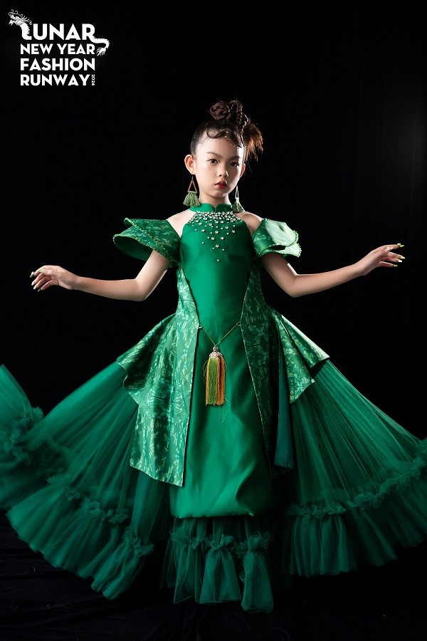 Gương mặt đại diện của BST Legacy of Ceramic - Nguyễn Doãn Hoàng Kim ...