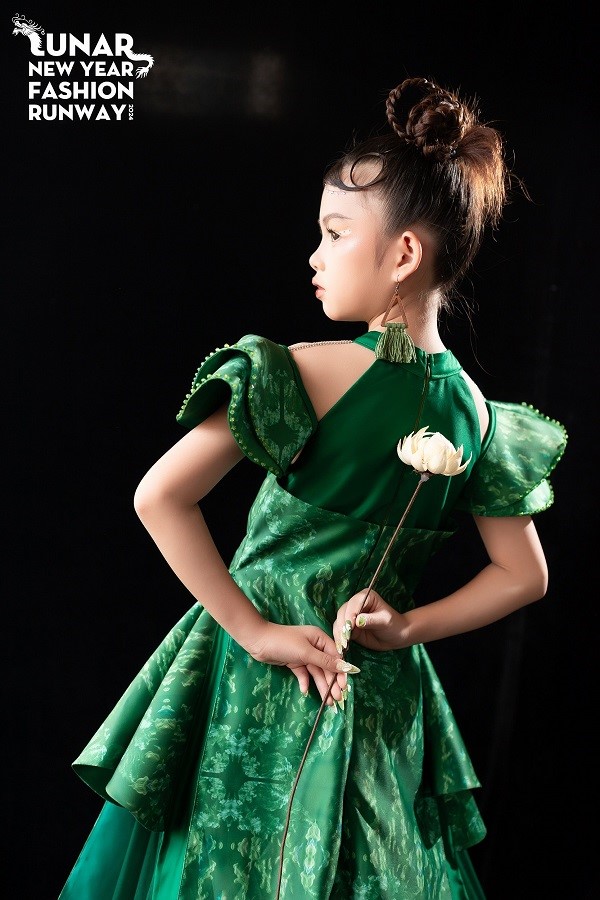 Gương mặt đại diện của BST Legacy of Ceramic - Nguyễn Doãn Hoàng Kim ...