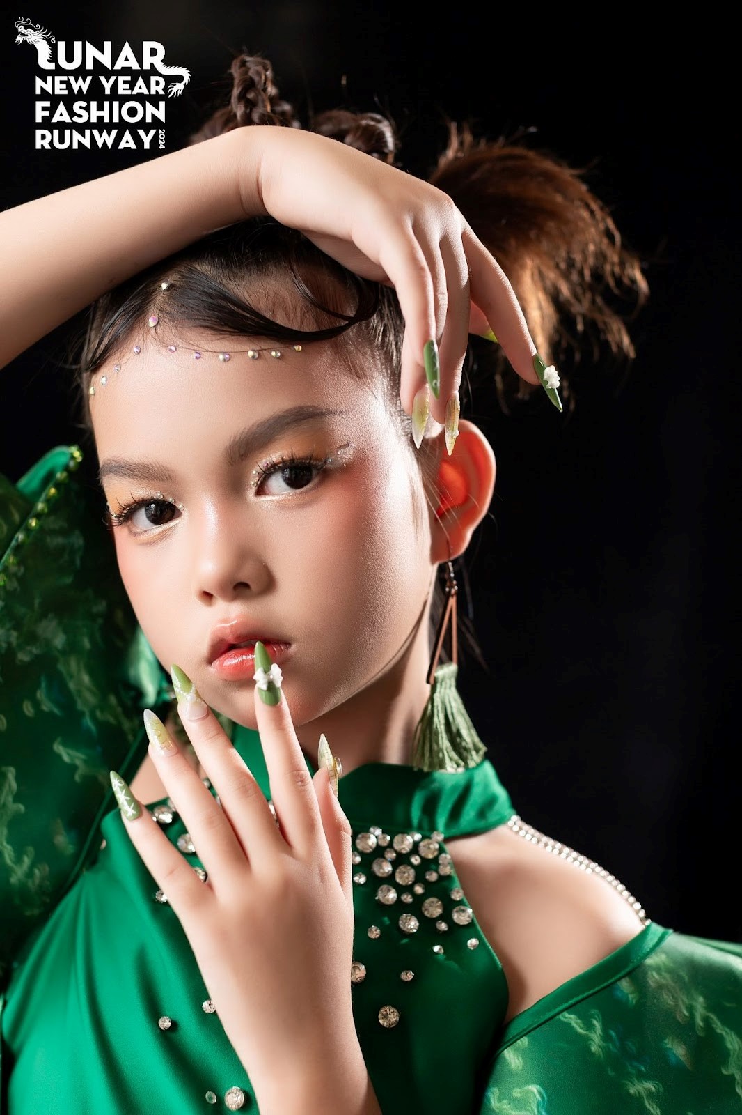 Gương mặt đại diện của BST Legacy of Ceramic - Nguyễn Doãn Hoàng Kim ...