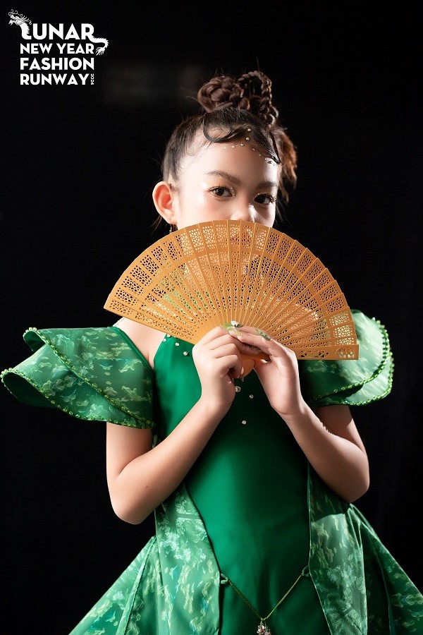 Gương mặt đại diện của BST Legacy of Ceramic - Nguyễn Doãn Hoàng Kim ...